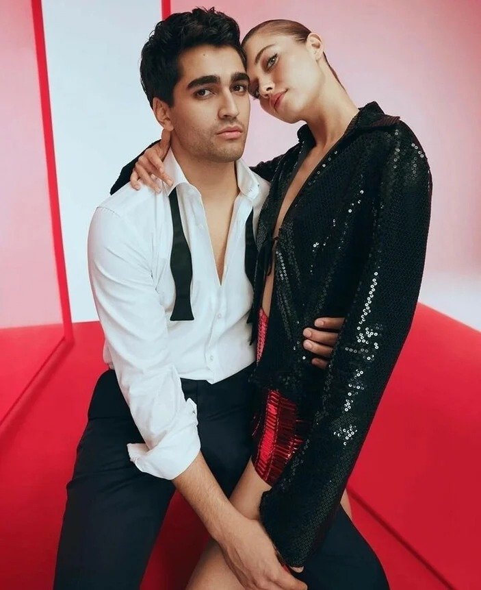 هل صور بطلي الطائر الرفراف تؤكد مزاعم علاقة حب بينهما؟ | ET بالعربي